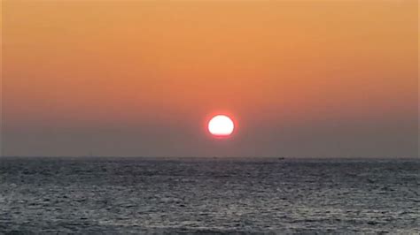 여러분 새해 복많이 받으세요 동해에 떠오르는 태양의 기를 구독자 여러분께 보냅니다~ Youtube