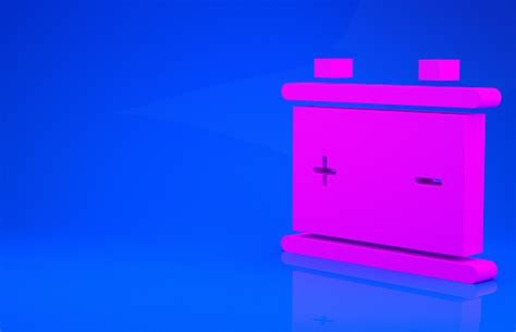 파란색 배경에 격리 된 분홍색 자동차 배터리 아이콘입니다 축압기 배터리 에너지 전력 및 전기 축압기 배터리 미니멀리즘 개념 3d 일러스트레이션 3d 렌더링 3차원 형태에