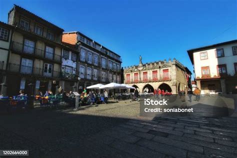 기마라에스의 포르투갈 중세 마을에 있는 라르고 다 올리베이라 광장 0명에 대한 스톡 사진 및 기타 이미지 0명 Largo Unesco 조직된 단체 Istock
