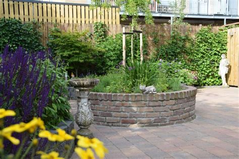Kleine Tuin Met Ronde Vormen Dutch Quality Gardens