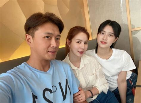 ‘세 자매 부모 진태현♥박시은 첫째 이어 두 딸 입양 셀럽스케치