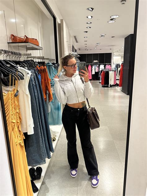 Do I Look Hot Or Just A Average R Amihotsfw