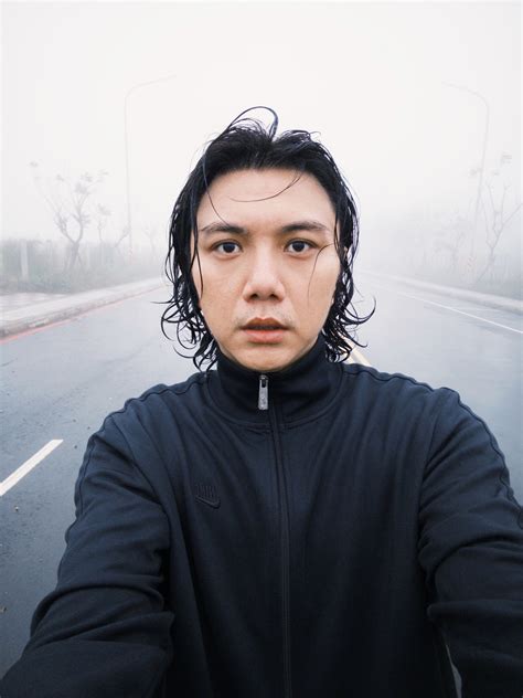 老陳 別再摔我了～～～我也會痛啊！ 珍惜生命 愛護保護殼 停止不人道測試 找防摔請點我 Googlhkbk7g