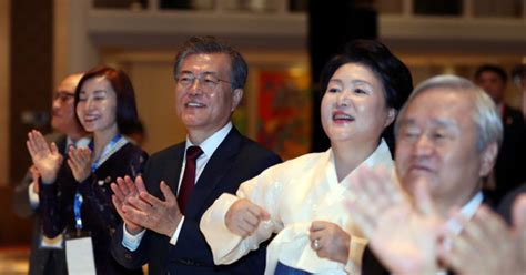 말춤 따라 추는 김정숙 여사