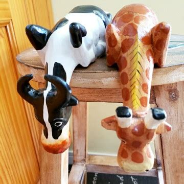 楽天市場バリ木彫り 水を飲む牛 中 アジアン インテリア バリ雑貨 置物 木製インテリア うしorangutanオランウータン