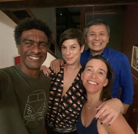 Aos 21 Anos Filha De Maria Paula Grava Música Em Dueto Com O Pai