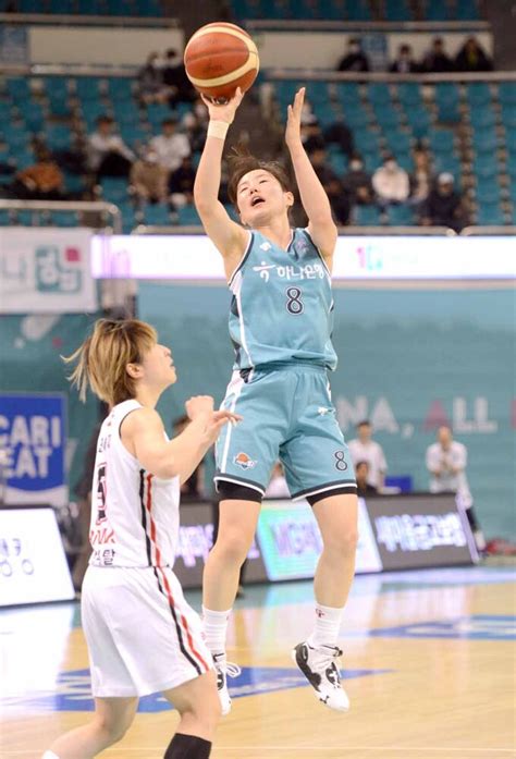 [sw포토]미들슛 시도하는 하나원큐 김지영 네이트 스포츠