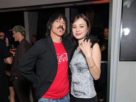 Girlfriend Of Popular Rockstar Says Their 33 Year Old Age Gap ‘didnt