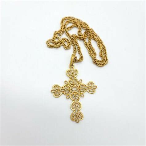 1950s Crown Trifari Gold Tone Filigree Crucifix Cross Pendant Necklace