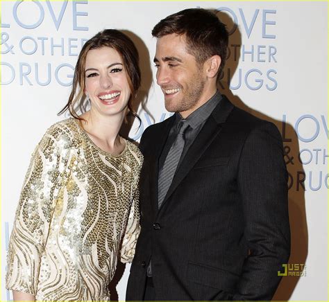 Anne Hathaway Jake Gyllenhaal Love And Other Drugs Love And Other