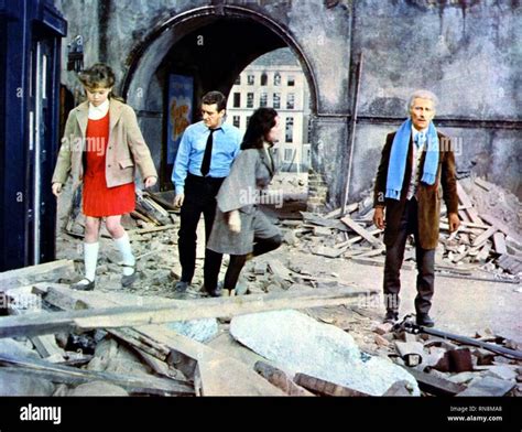 Roberta Tovey Bernard Cribbins Jill Curzonpeter Cushing Dr Who