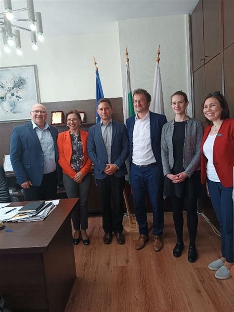 Представители на УНИЦЕФ оцениха високо работата на Община Русе с деца бежанци Утро