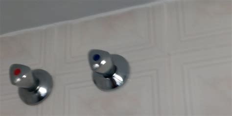 Descubre Cómo Ocultar Las Llaves De Paso Del Baño De Forma Creativa Y Elegante