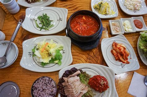ポッサム定食보쌈정식 7500ウォン 味量おかずもびっくりです 韓国ソウルの美容室 タンポポヘアー 韓国メイク 韓国ヘアスタイル