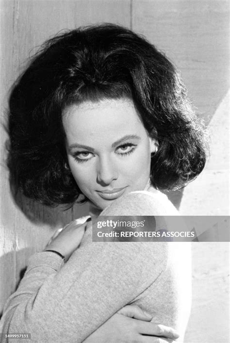 Lactrice Italienne Marilu Tolo Lors Du Tournage Du Film Avec La