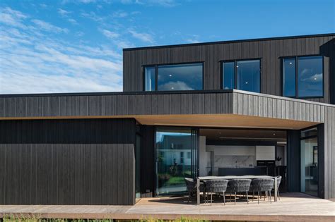 Lakehouse Luxe Nero Abodo® Vulcan Cladding And Straw Abodo® Vulcan