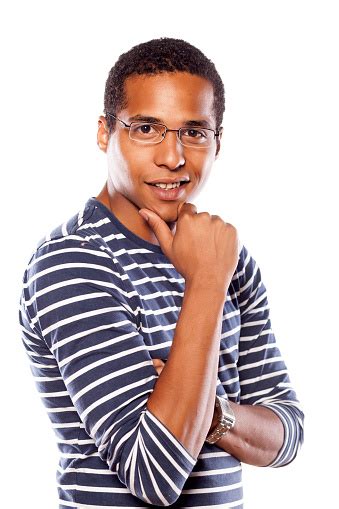 어둡습니다외피와 미소 짓는 젊은 남자의 글라스잔 및 팔짱 낌 남자에 대한 스톡 사진 및 기타 이미지 남자 2015년 검은색 Istock