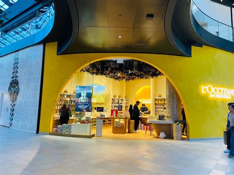 Royalmount Mont Royal Qc Hours Reviews And Directions Mallfinder