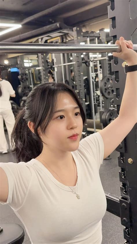 여름하늘 퐁당퐁당 출근 좋은데 싫어 연차로 만들면 군침이 싹 돌거같은데👻 ⠀ ⠀ ⠀ ⠀ ⠀ ⠀ 오운완 운동 헬스 ㅇㅇㅇ 헬스타그램 헬린이 헬창되기 운동