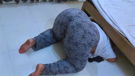 She Stuck Under Bed Because Her Ass Is Too Big Now She Want Anal Fuck From Video Viewers Xxx