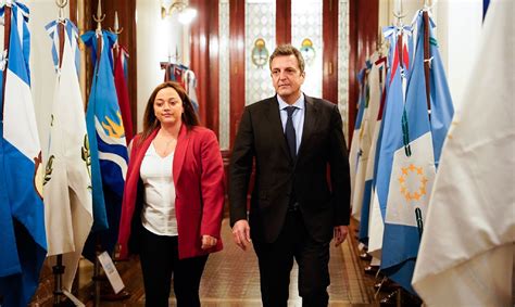 A Través De Intermediarios Alberto Fernández Y Cristina Kirchner