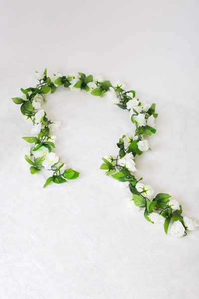 Купить Искусственная лиана на цепочке с цветами роз по выгодной цене в интернет магазине