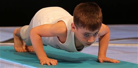 چھ سالہ چیچن بچے نے دو عالمی ریکارڈ بنا لیے