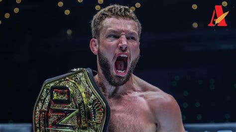 အောင်လနဲ့ မထိုးချင်တော့ဘူးလို့ နှိမ့်ချပြောဆိုခဲ့တဲ့ ချန်ပီယံ ဒီရစ်ဒါ Youtube