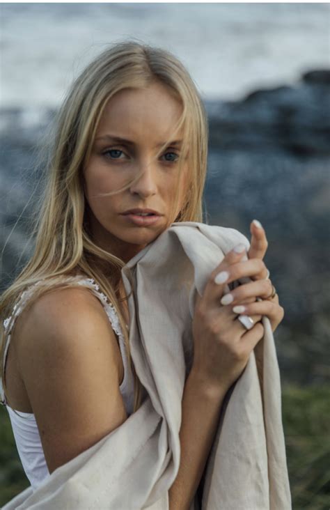 Sarah G Model Wink Models