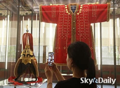 120년전 고종이 獨에 선물한 ‘대한제국 갑옷·투구 재현