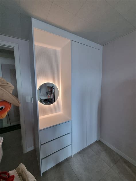 이천 붙박이장 이천 현대 성우 오스타 2단지 아파트 작은방 템바보드 화장대 붙박이장 시공사례 소개입니다