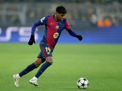 🎥 Lamine Yamal Does Santa Impression In Christmas Mini Mic Quickfire 🎅 Onefootball