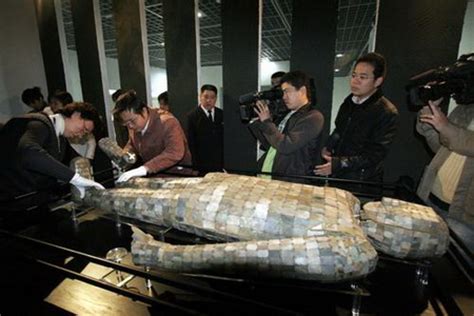 组图南京博物院展出金缕玉衣等18件镇院之宝 新闻中心 新浪网