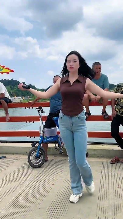 家里小帮手 我家最懒的，每次弟弟动手姐姐玩，哎要求也不那高了，有个懂事的儿子瞬间觉得在苦和累都不那么重要了分担家务平平淡淡小日子