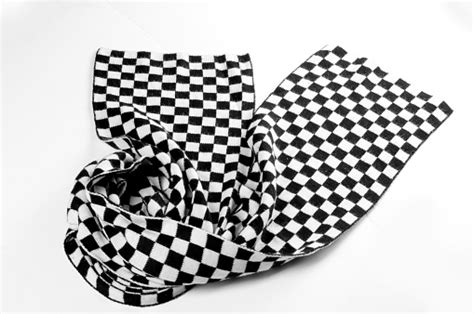 텍스처 배경 패턴입니다 스카프 목도리 옹호해 격자 무늬 흰색 및 검정 셀입니다 여자의 긴 스카프 또는 숄 어깨에 느슨하게 착용 0명에 대한 스톡 사진 및 기타 이미지