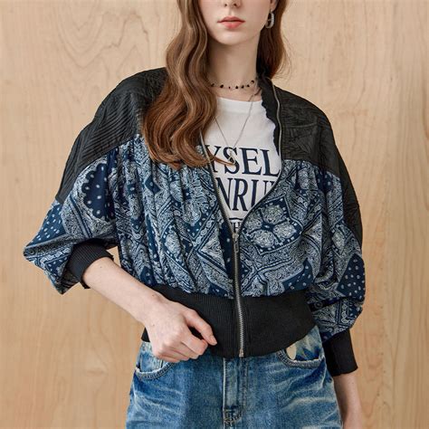 페이즐리 패턴 셔링 크롭 점퍼 하고