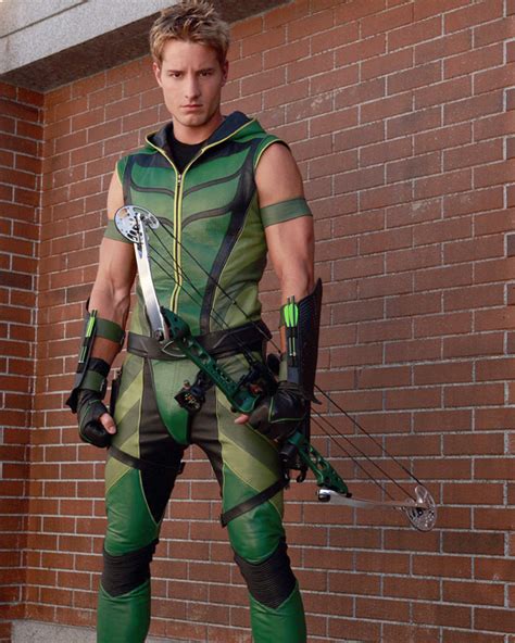 Justin Hartley Green Arrow Sneak Peek Smallville Odyssey