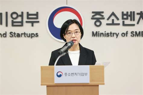 한성숙 중기부 장관 디지털·ai로 중소벤처 ‘진짜 성장 돕겠다”
