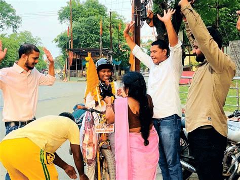 National Gold Medalist Daughters Solo Narmada Parikrama On Bicycle नर्मदा परिक्रमा पर नेशनल