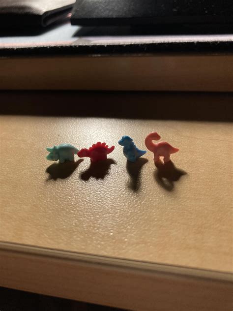 What Are These Feathers For Ants R Thingsforants