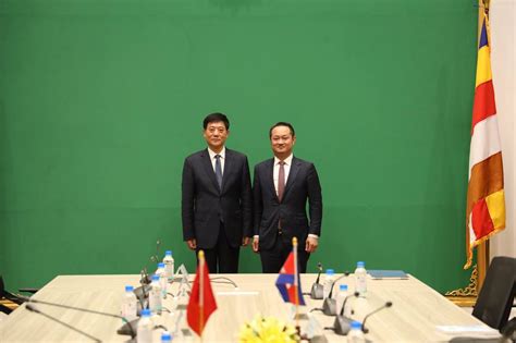 ឯកឧត្តម ឧត្តមសេនីយ៍ឯក សុខ វាសនា ជួបពិភាក្សាការងារជាមួយឧបការីរដ្ឋមន្រ្តីក្រសួងសន្តិសុខសាធារណ