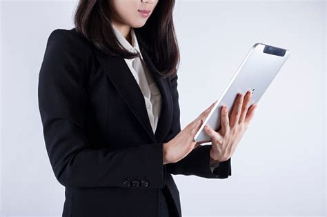 그녀의 손에 태블릿 Pc를 들고 사업가 여자 경영자에 대한 스톡 사진 및 기타 이미지 경영자 고용과 노동 기업 재무와 산업 Istock