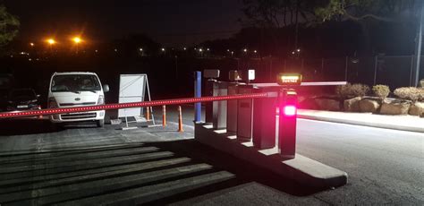 충북 청주시 청원구 오창읍 팜스토리한냉 주차장 입구에 설치 시공한 자료사진입니다 차량번호인식기 주차차단기 수동스위치 등