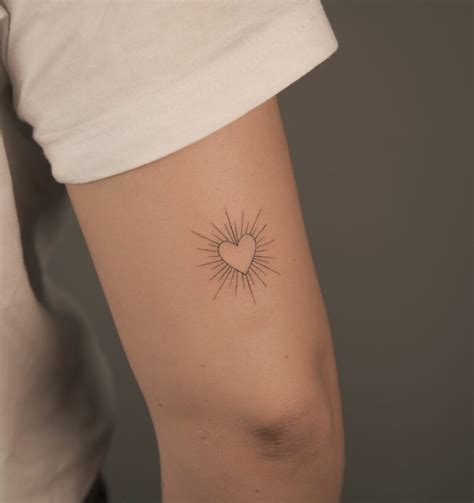 18 Minimalist Heart Outline Tattoos To Steal Yours