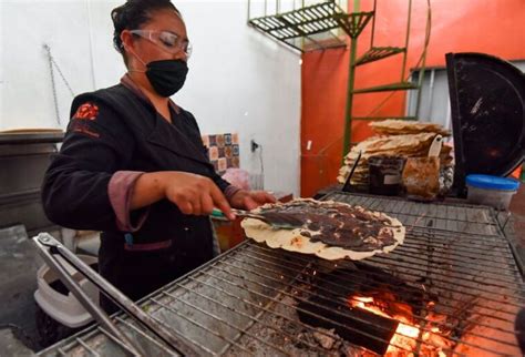 Tlayudas Oaxaqueñas ¿qué Son ¿cómo Se Preparan Viajabonito