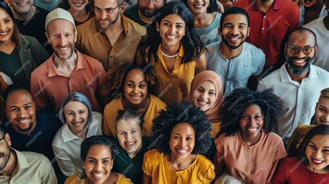 Un Grupo De Personas Diversas De Diferentes Culturas Y Etnias Están