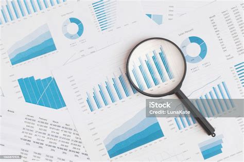 비즈니스 그래프 테이블의 차트 금융 개발 은행 계좌 통계 돋보기 광학 기기에 대한 스톡 사진 및 기타 이미지 돋보기 광학 기기 회계 업무 은행업무 Istock