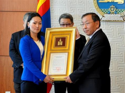 Шилдэг залуу эрдэмтэд Монгол Улсын Ерөнхийлөгчийн нэрэмжит шагнал гардлаа