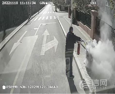 路遇垃圾桶着火 青岛公交司机关键时刻及时灭火陈济隧道火势