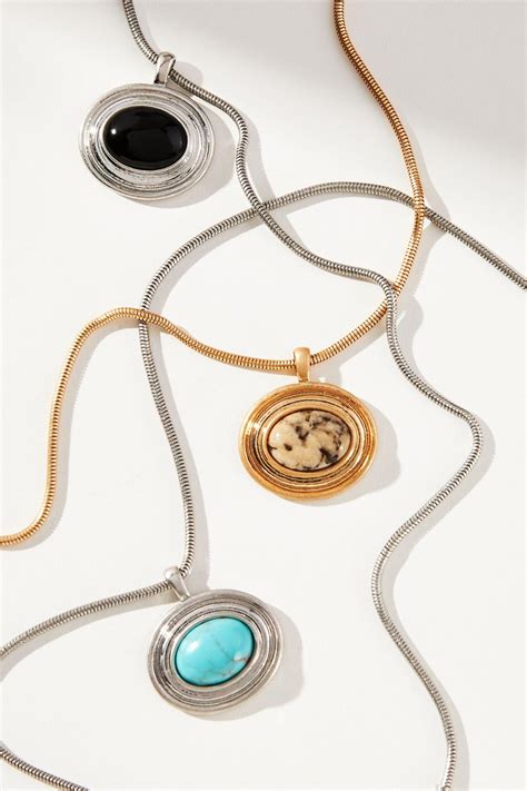 웨스턴 스톤 펜던트 목걸이 앤트로폴로지 한국 공식 스토어 유니크한 여성 패션 및 라이프스타일 편집샵 200개이상의 프리미엄 브랜드 여성 의류 액세서리 홈